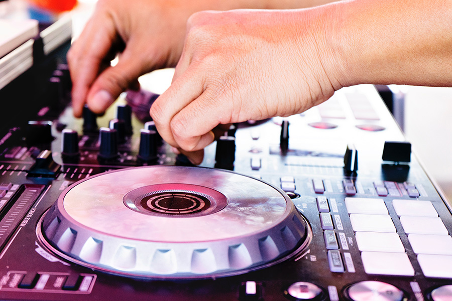 The Wedding DJ Checklist – Four Things Your DJ Has to Provide - DJ ...